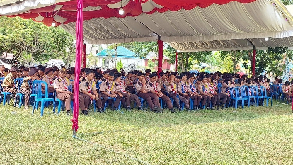 Pj Bupati Tanah Laut Serahkan Piala dan Piagam Penghargaan pada Upacara ... Pj Bupati Tanah Laut Serahkan Piala dan Piagam Penghargaan pada Upacara ...